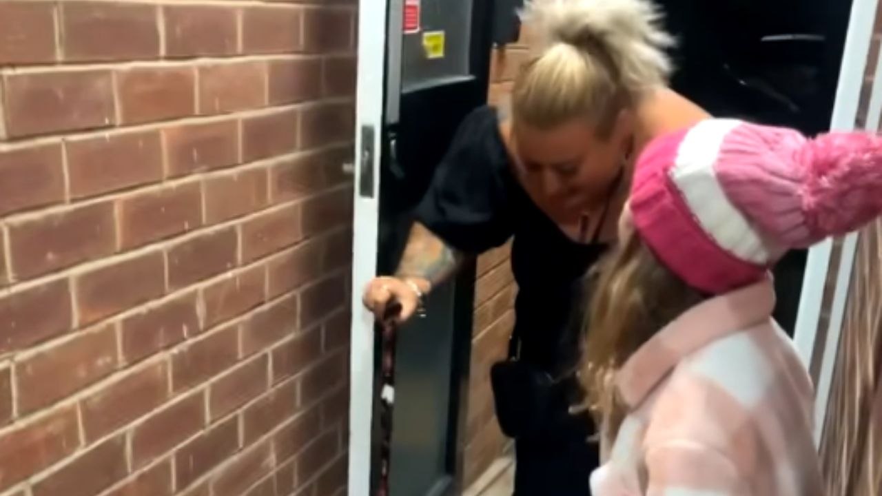 'Mike wa-house-key!' - drunk aunt has a fit of laughter on her own pun ...