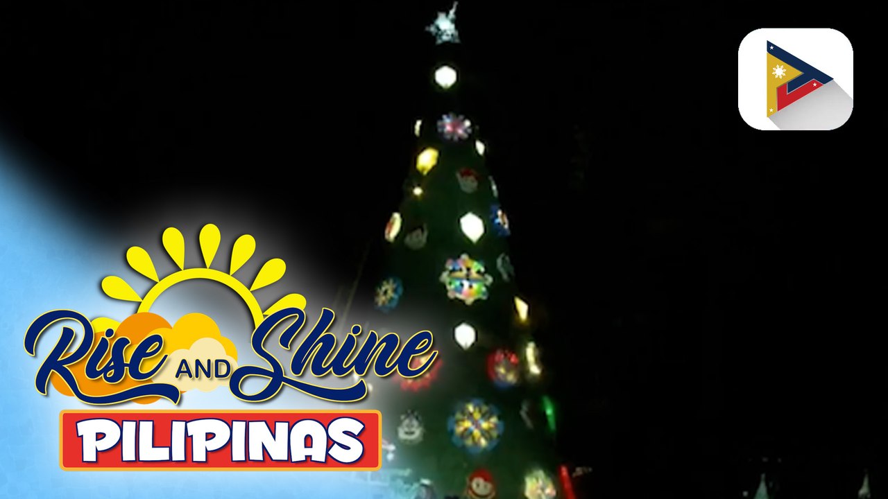22-ft giant parol, agaw-atensiyon nang pailawan ng isang theme park sa ...