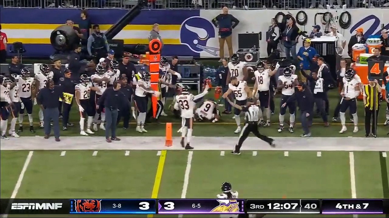 Minnesota Vikings vs. Chicago Bears Full Highlights 3rd QTR _ NFL Week ...