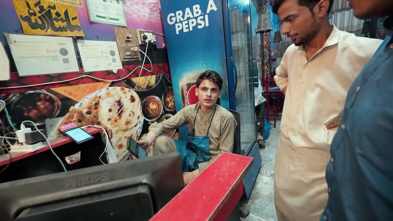 ChaCha Tawa Fish, Peshawar Ghanta Ghar - Traditional Kabab Karhai ...