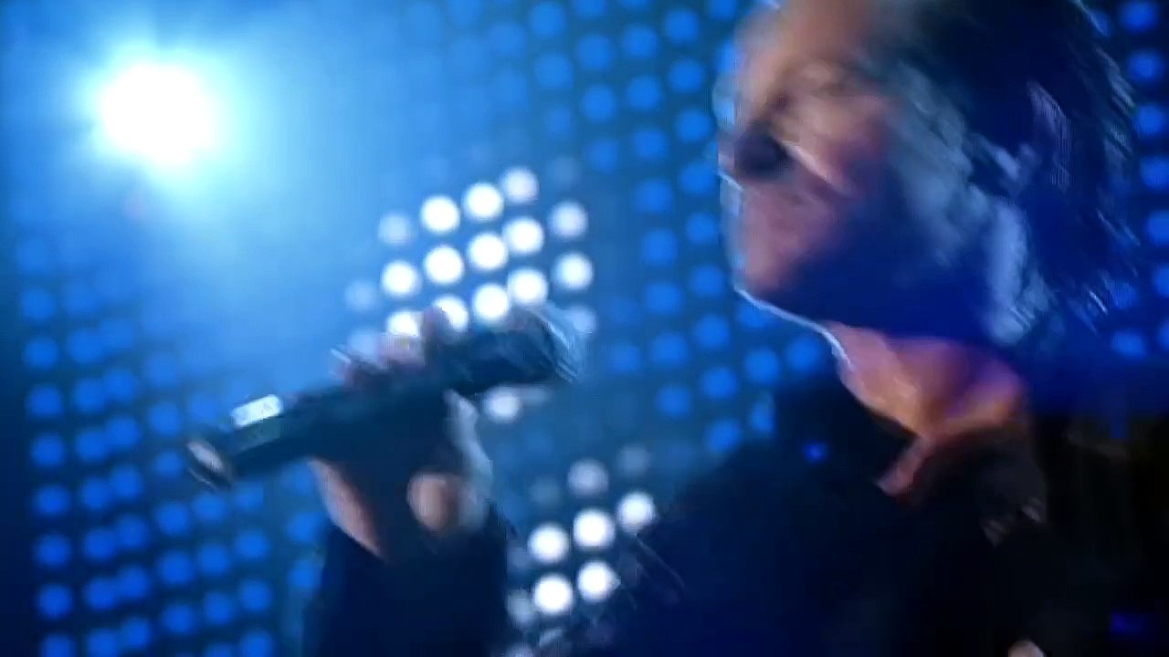 U2 — Love And Peace Or Else U2 - Vertigo 2005 // U2 Live From Chicago • by U2 - Vidéo Dailymotion