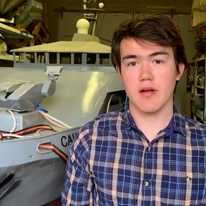 Nathan, 18 ans, crée des modèles réduits de véhicules motorisés - video ...