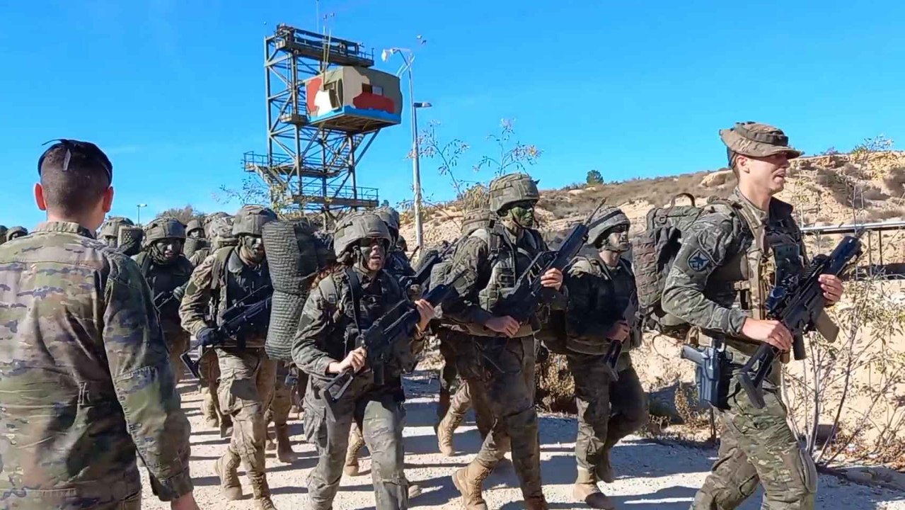 Soldados de la BRIPAC realizando un entrenamiento en el Acuartelamiento ...