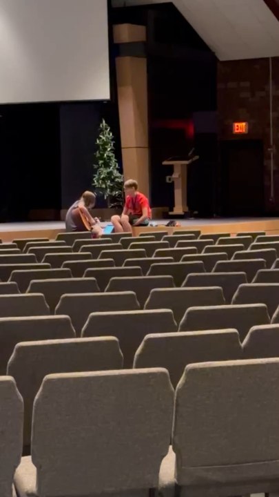 Carson Practicing His Guitar for Ashton - video Dailymotion