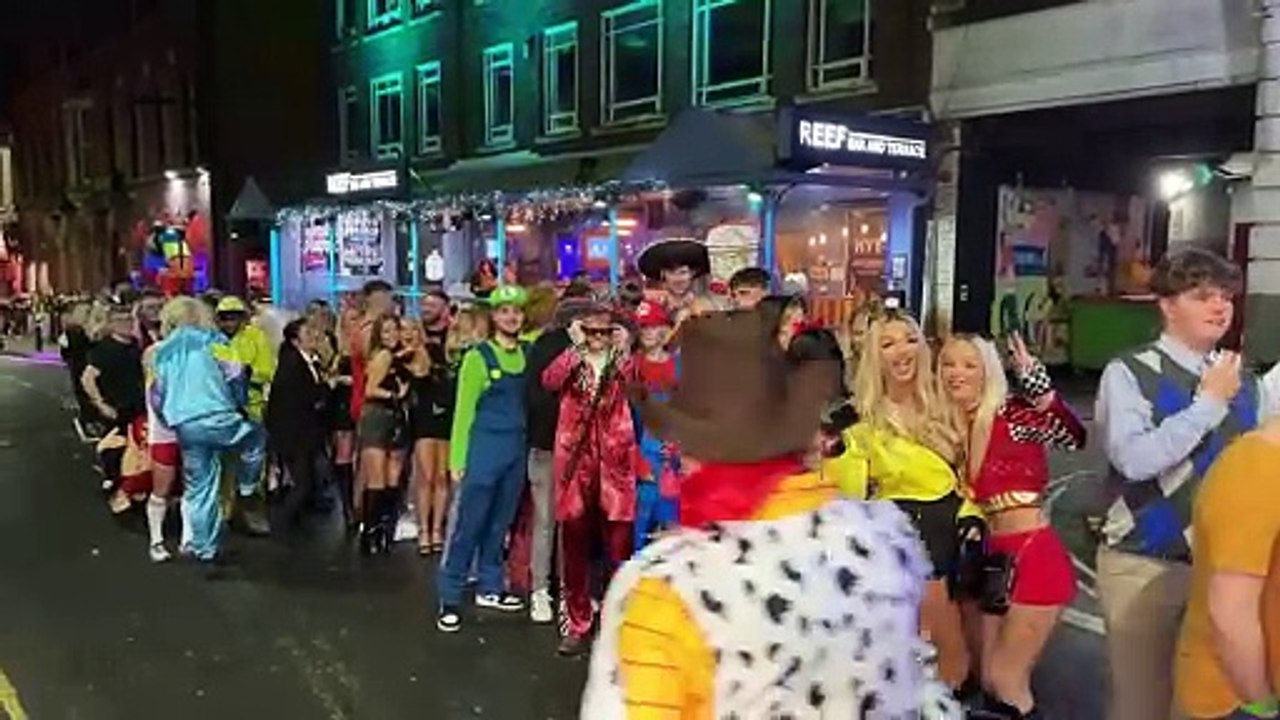 Boxing day 2023 - Wigan fancy dress - video Dailymotion