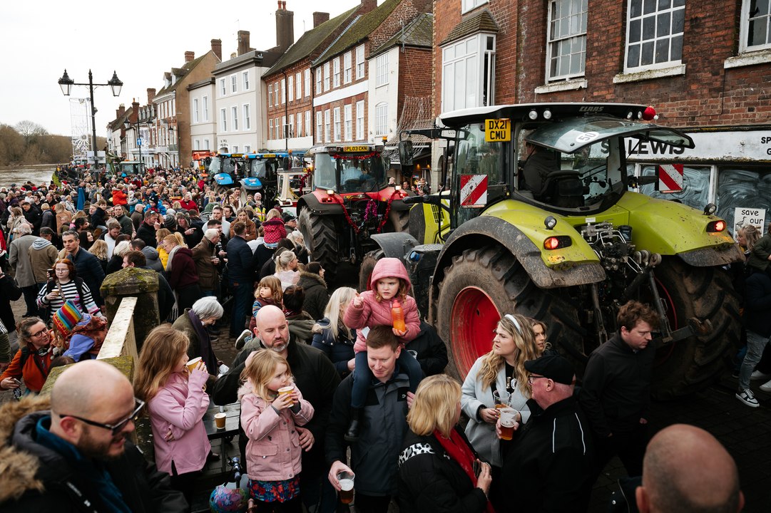 Boxing Day Tractor Run Bewdley Returns for another year! - video ...