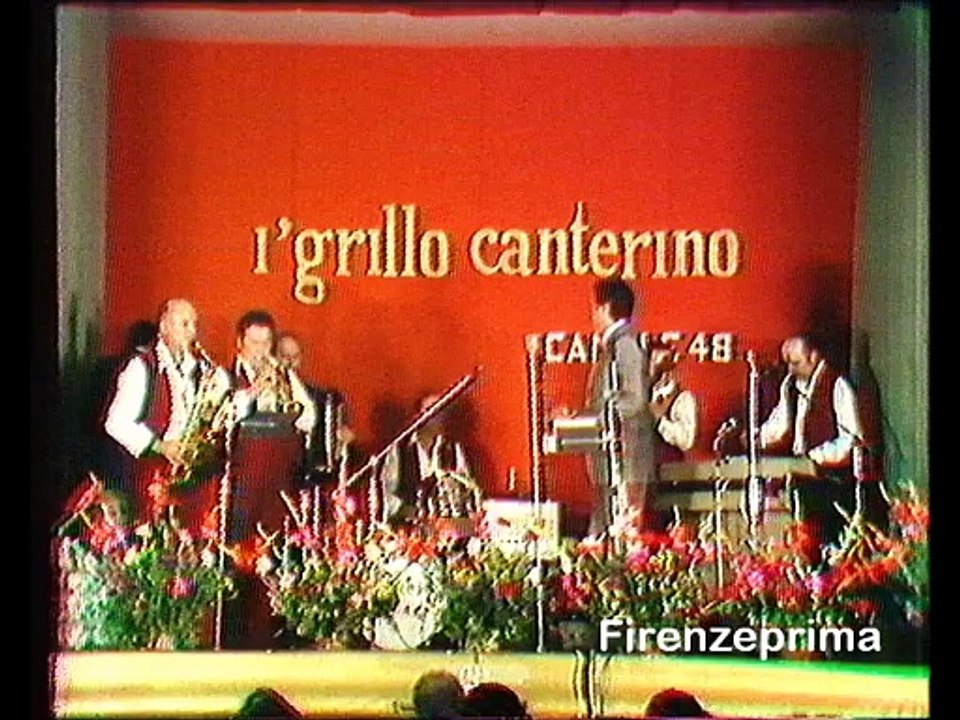 I'Grillo canterino Narciso Parigi in Vedere la vita rosa e O' surdato ...