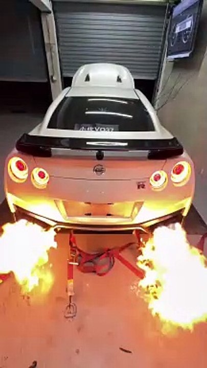 Flame map GTR catches fire - video Dailymotion