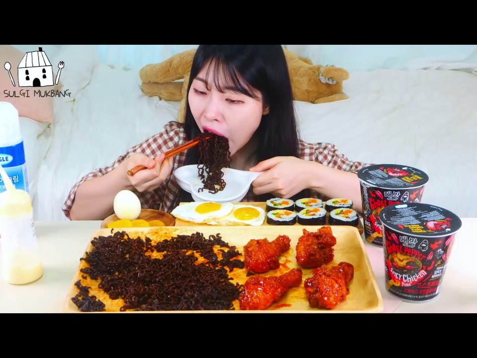 ASMR MUKBANG| Ghost pepper Ramen(The spiciest ramen in the world), Seasoned chicken, Gimbap ...