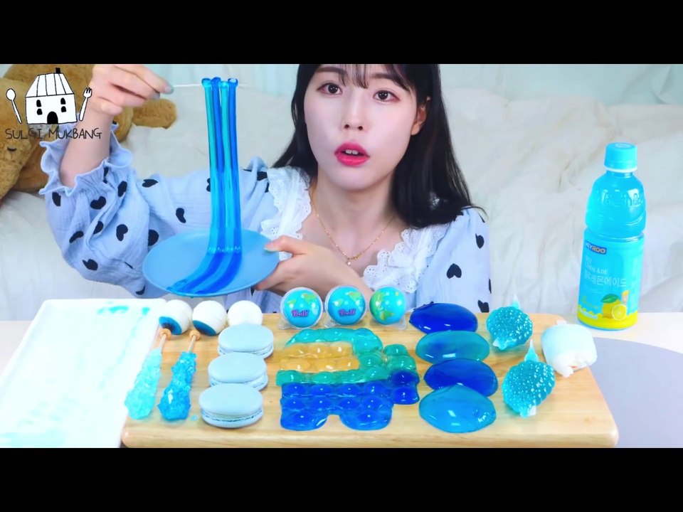 ASMR MUKBANG| BLUE Desserts(Jelly noodles, Rock candy, Push-pop, Kyoho ...