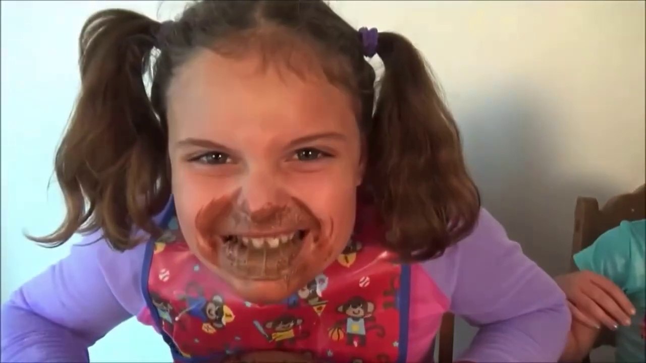 Bad Baby Victoria spatula girl vs Snake In Potty Chair "Annabelle Toy ...