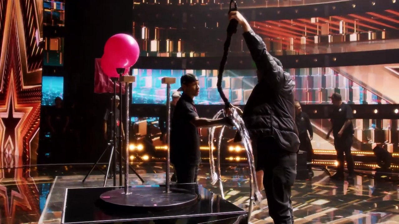 Golden Buzzer： Sofie Dossi's JAW-DROPPING act wins over Heidi Klum! ｜ AGT： Fantasy League 2024 ...