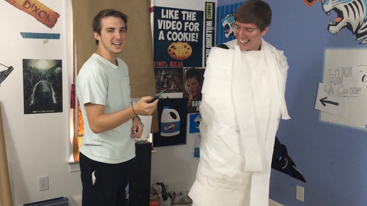 100 LAYERS OF SARAN WRAP TOILET PAPER Challenge - video Dailymotion