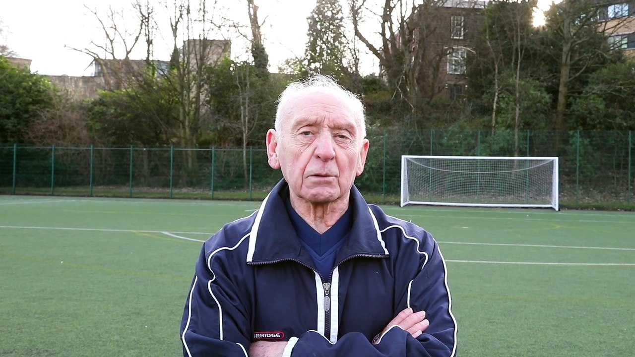 Britain's oldest football ref to carry on - aged 90 - video Dailymotion