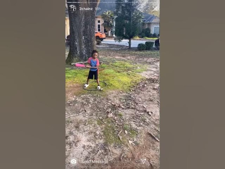 2 Chainz Plays Outside With Kids And Dog Trappy - video Dailymotion