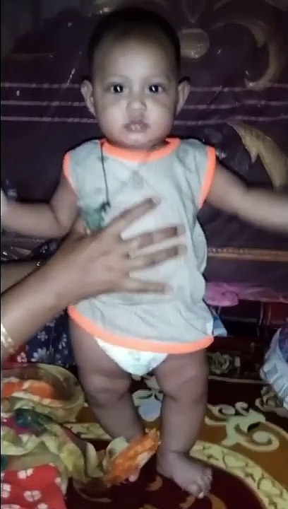 Mom is holding me. i am standing. Dad is making a video. Rayhan Nadir Rana - video Dailymotion