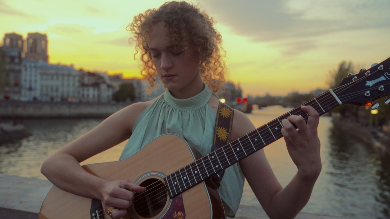 Lily Lyons - Spinning Sides (Live From Paris) - video Dailymotion