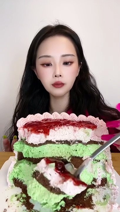 #26 Desserts mukbang/ASMR || Raspberry pistachio cream cake - video ...
