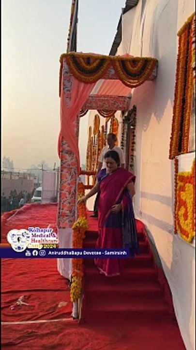 Parampujya Nandai and Parampujya Suchit Dada welcoming Shraddhavan ...
