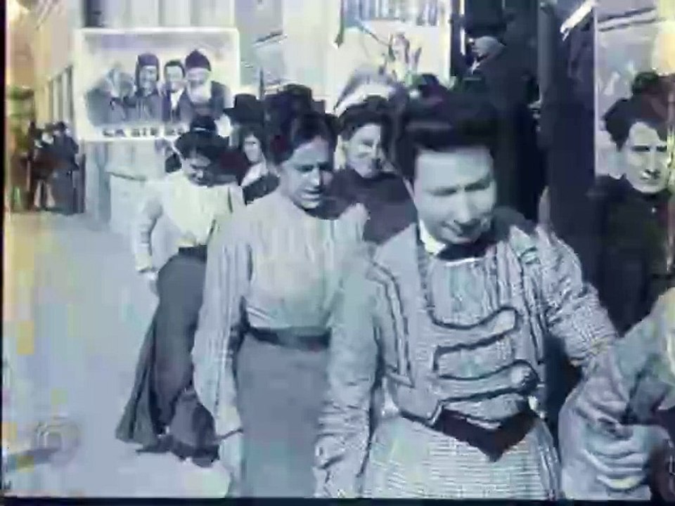 Salida de la fábrica de cigarrillos La Sin Bombo | movie | 1904 ...