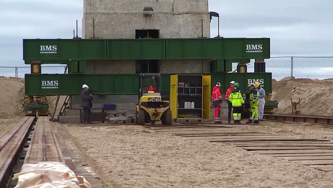 23 meter højt fyr bliver flyttet 70 meter |2019| DR - video Dailymotion