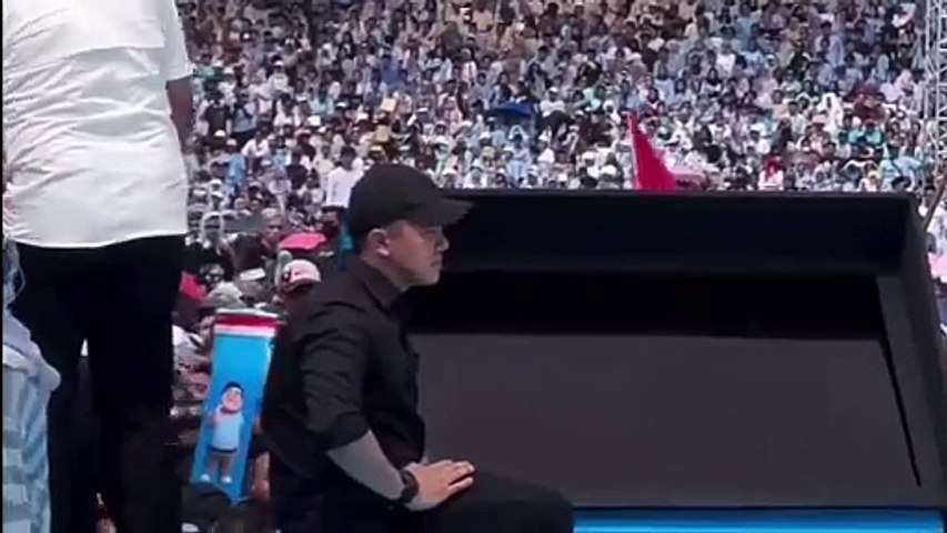 Tuai Pujian Warganet, Aksi Sigap Mayor Teddy Bantu Pendukung Prabowo ... Tuai Pujian Warganet, Aksi Sigap Mayor Teddy Bantu Pendukung Prabowo ...