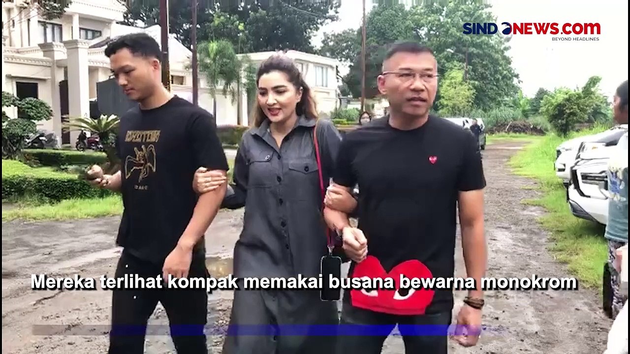 Momen Keluarga Anang Hermansyah Kompak Pergi Nyoblos di TPS 87 Depok - Video Dailymotion