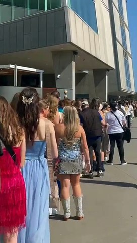 Doors open to first Australian Eras Tour concert | Bendigo Advertiser ...