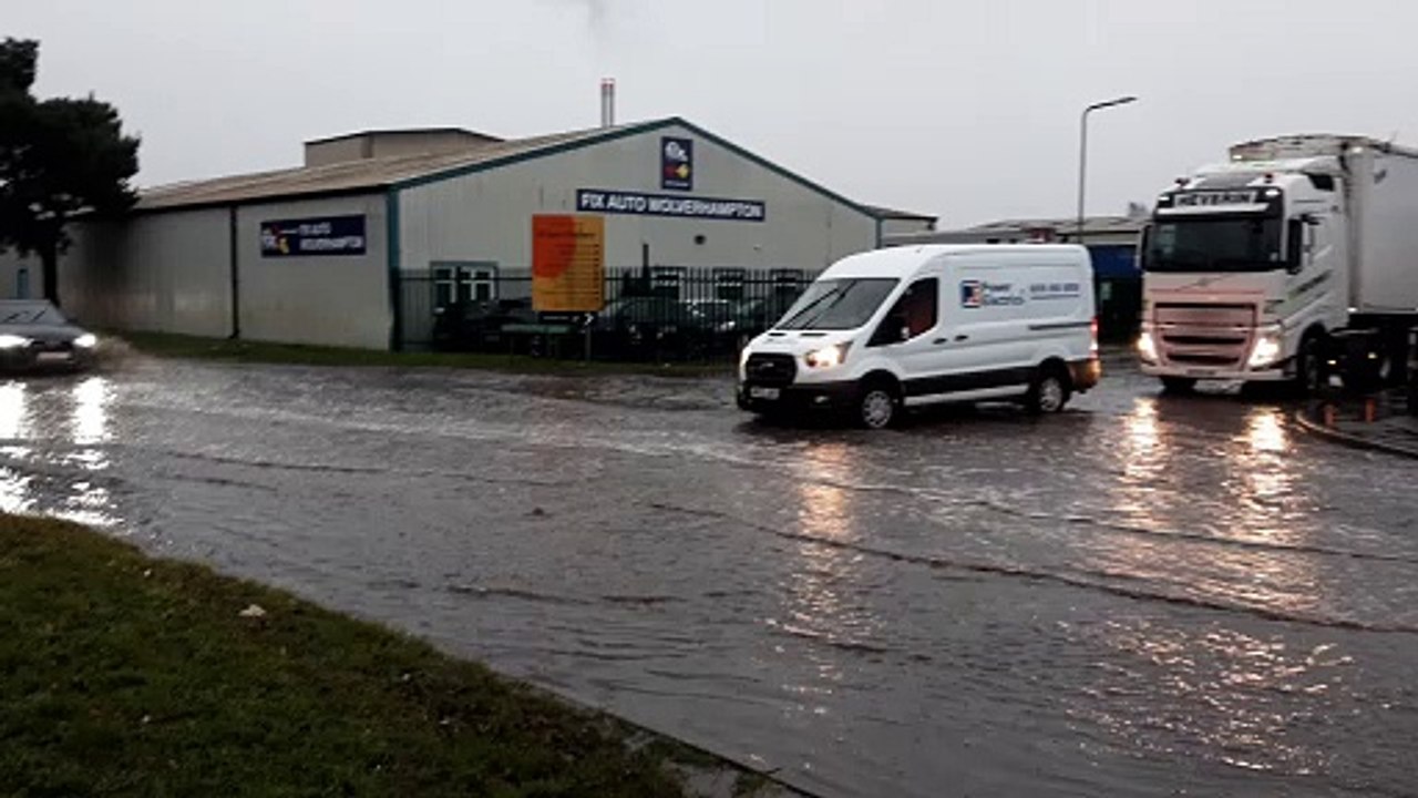 Flooding , Four Ashes, Wolverhampton. - video Dailymotion