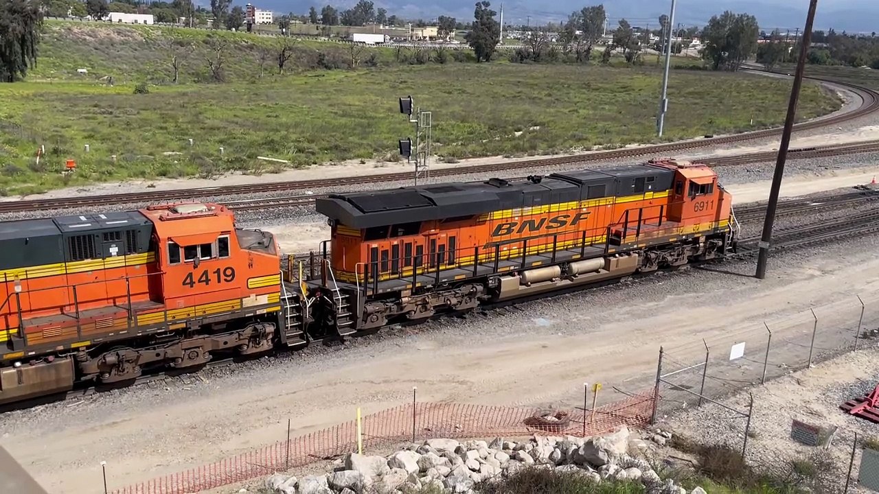 BNSF 6911 at West Colton Switch Yard - video Dailymotion