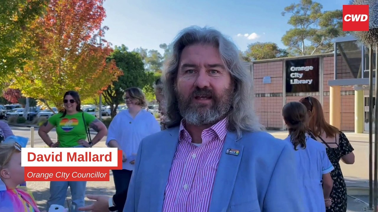 Cr David Mallard before the meeting - video Dailymotion