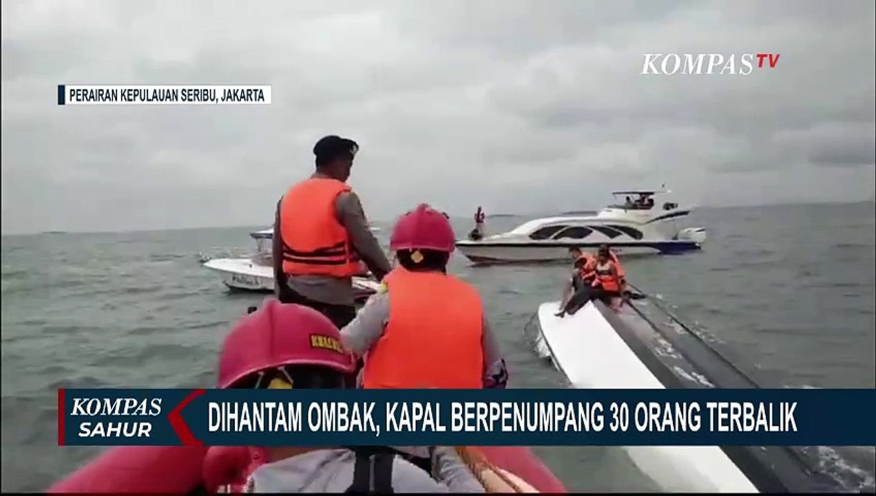 Dihantam Ombak, Kapal Pengangkut 30 Penumpang Terbalik di Perairan Kepulauan Seribu - Video ...