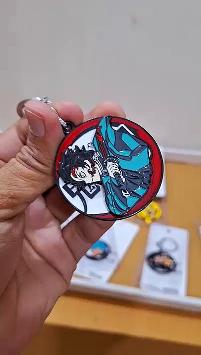 Anime Silver Rotating Spinning Metal Keychain Anime Key ring - video ...