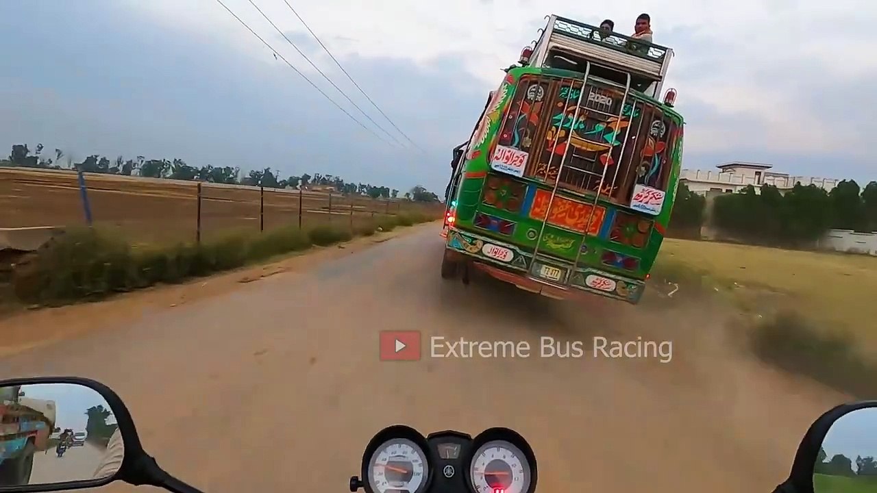 crazy driving Pakistani bus gujjar tyara shakargarh to Gujranwala ...