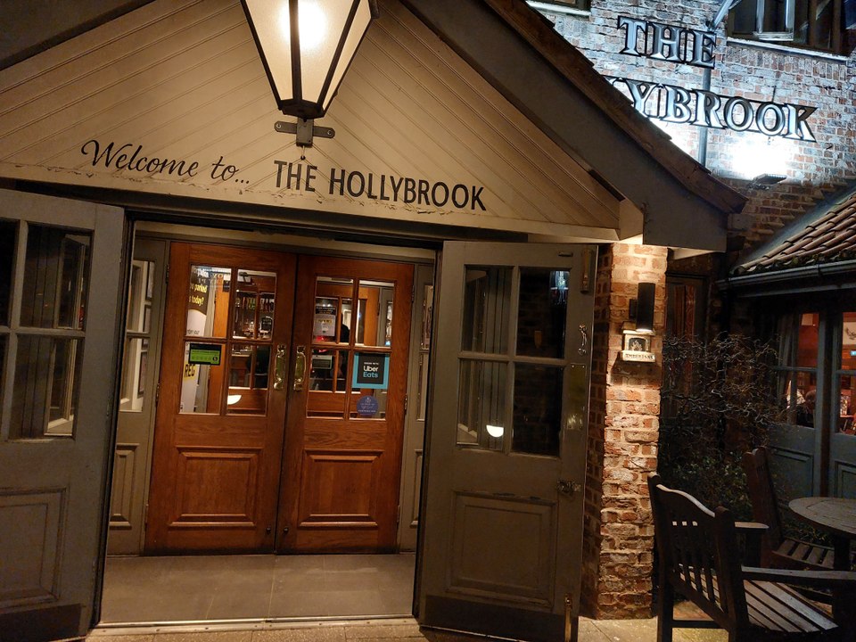 We visit Hollybrook Pub in Derby - video Dailymotion