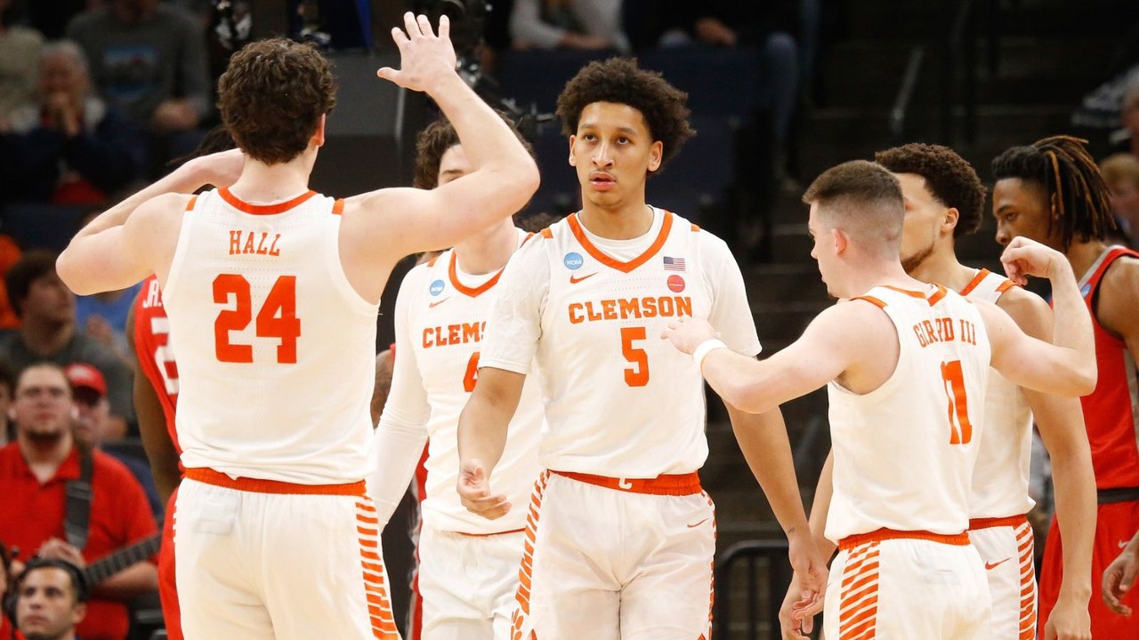 Clemson Stuns Arizona, Reaches to Elite 8 for 1st Time Since 1980 - video Dailymotion