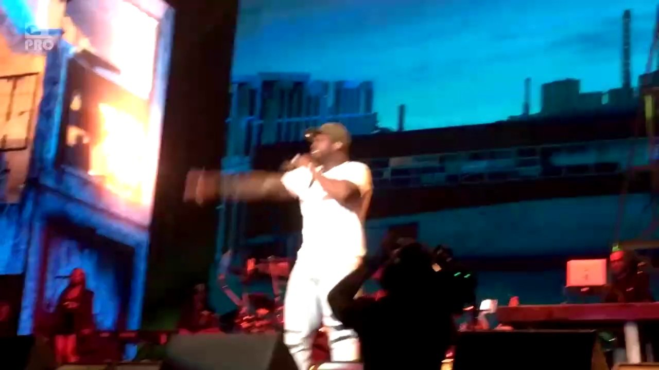 Eminem ft. 50 Cent (LIVE) - Patiently Waiting, In Da Club, I Get Money ...