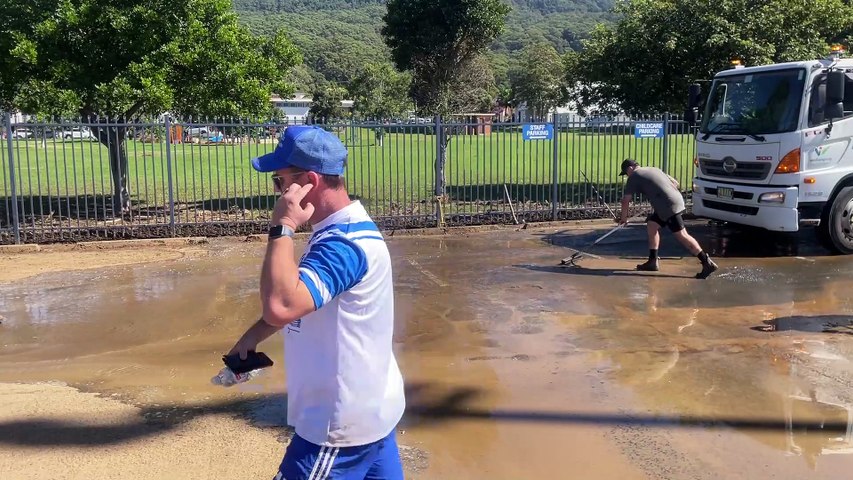 Volunteers clean up at storm damage at Balls Paddock, Woonona ...