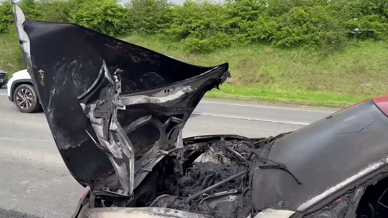 Car in flames on main Hartlepool road - video Dailymotion