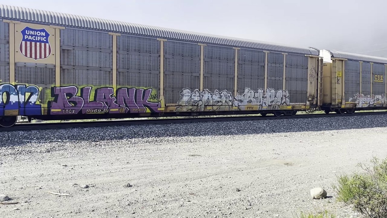 UP 5496 Leads Northbound Manifest Train Passes Through Blue Cut CA - video Dailymotion