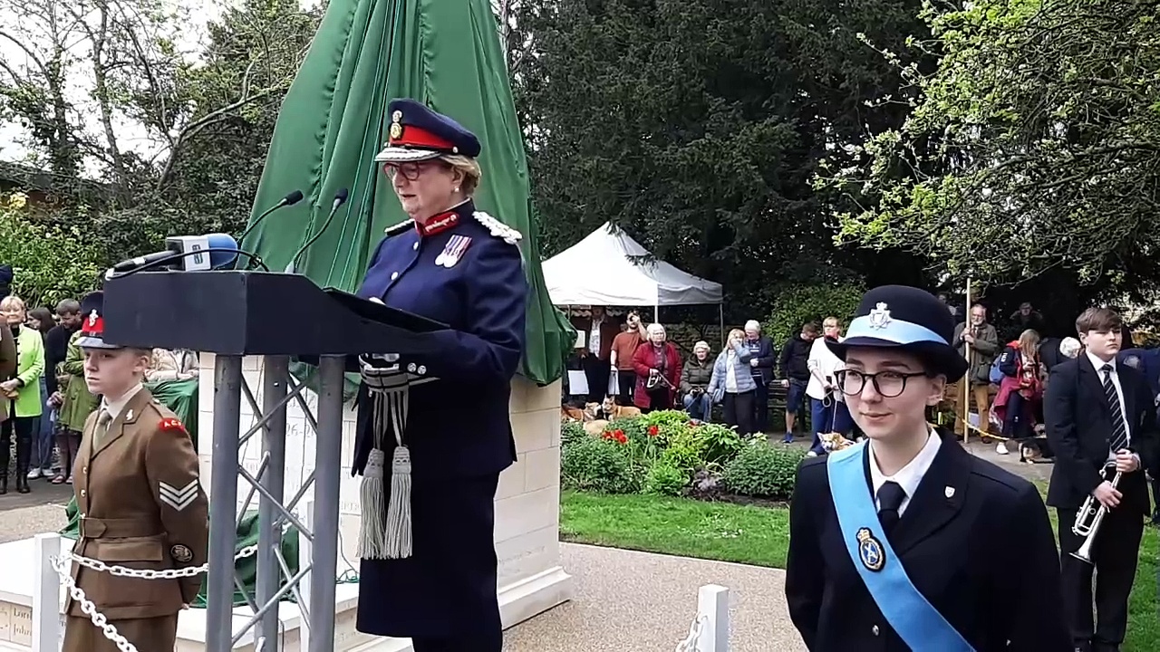 Queen statue, Rutland - Lord Lieutenant of Rutland
