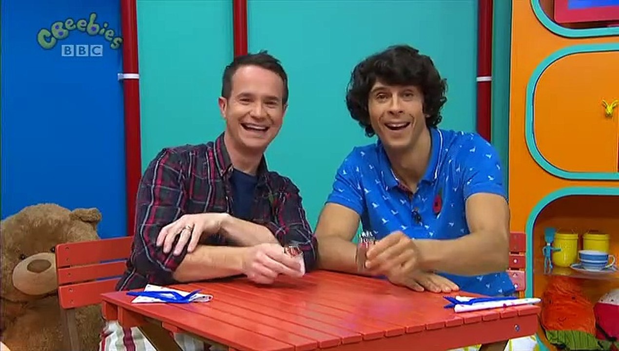 Nuzzle and Scratch Frock and Roll: Nurses - video Dailymotion