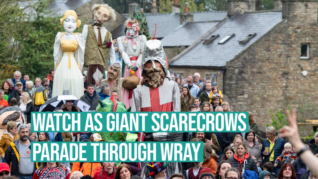 Watch as giant scarecrows parade through Wray - video Dailymotion