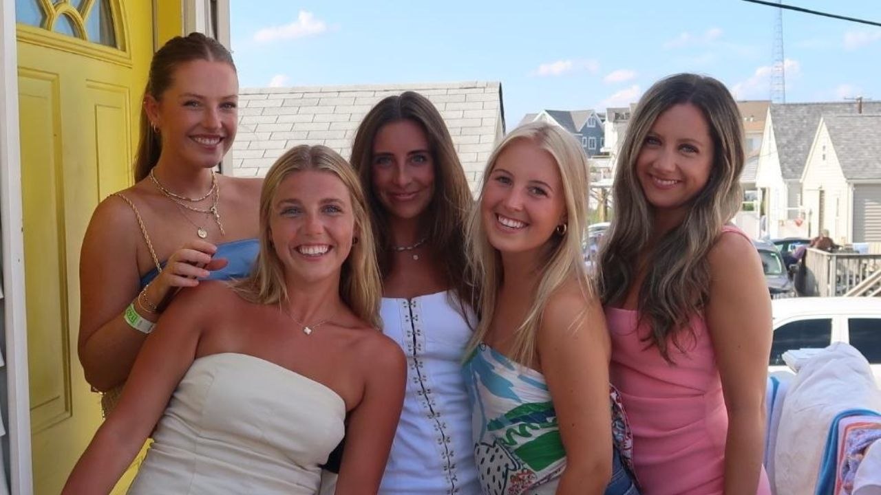 Woman made 500 'dating' business cards for her pal - including a QR ...