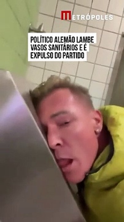 Candidato é expulso de partido após aparecer lambendo vasos sanitários e escovas de banheiro ...