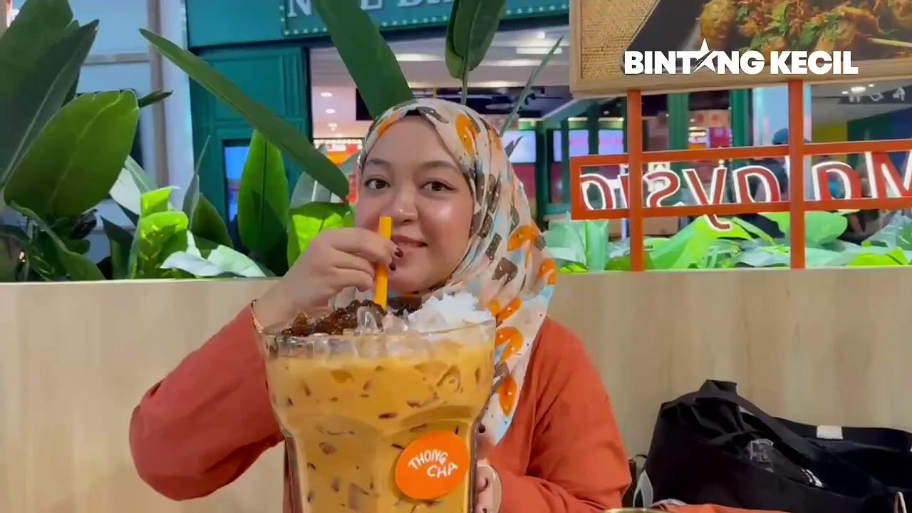 KAK IZZ CUBA MINUM " AIR BESAR GEDABAK " DI THONG BOWL !! - Video ...