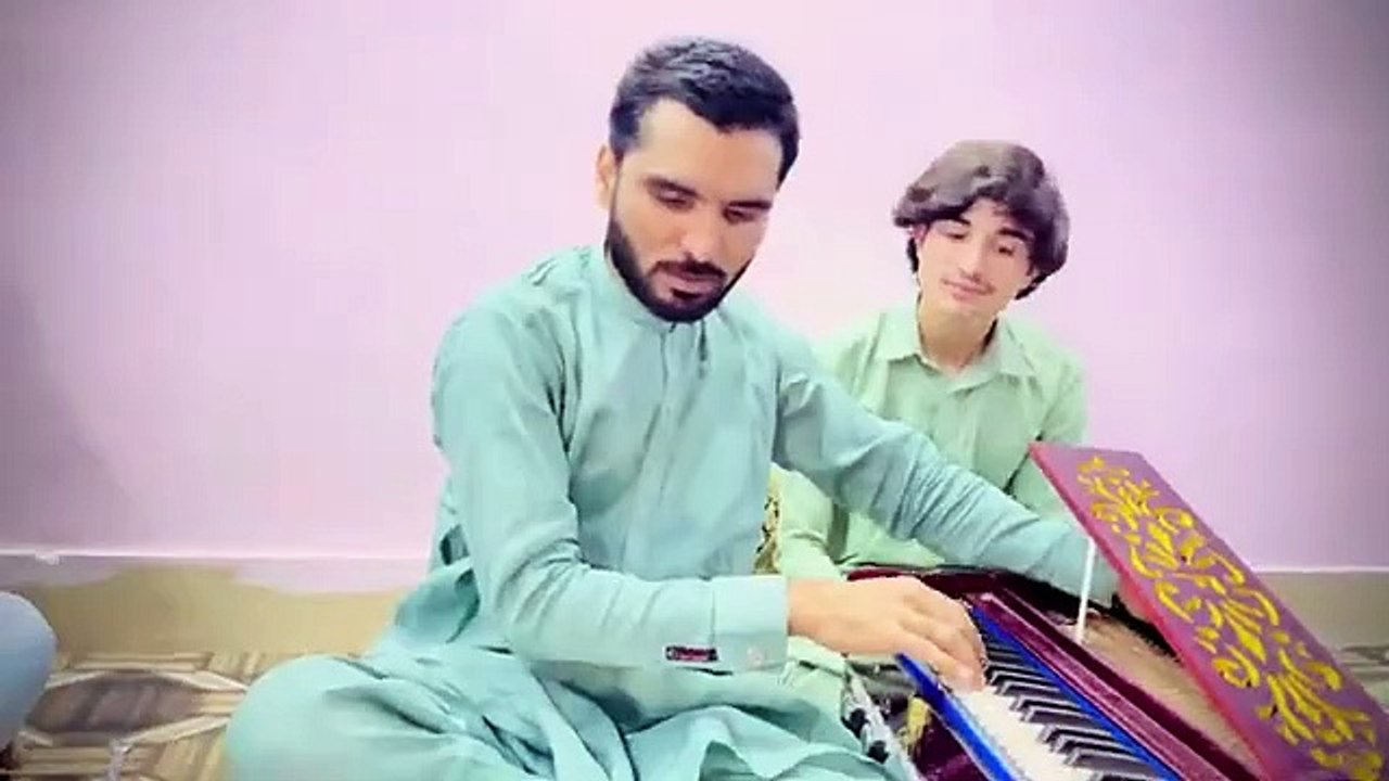 Chup_kyn_Galoon_Dhola_kar_Vendy_Han___Singer_Tanveer_Anjum___Mehfil ...