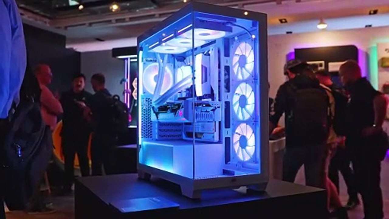 QuickTok - Corsair's BIGGEST Gaming PC Case EVER! _ 3500X - video ...