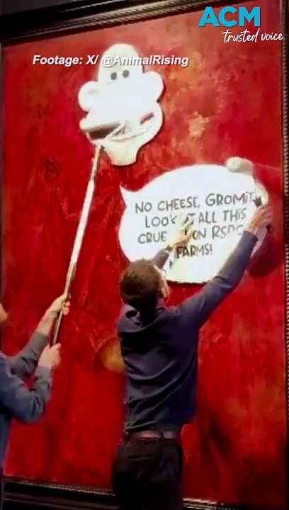 ‘No cheese, Gromit’: Wallace and Gromit picture pasted over King ...