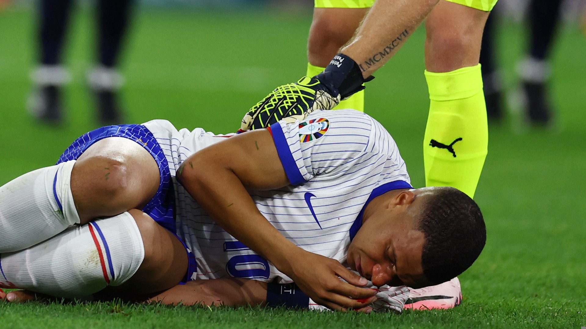 (Video) The Brutal Hit That Left Mbappé’s Face Covered in Blood | beIN ...